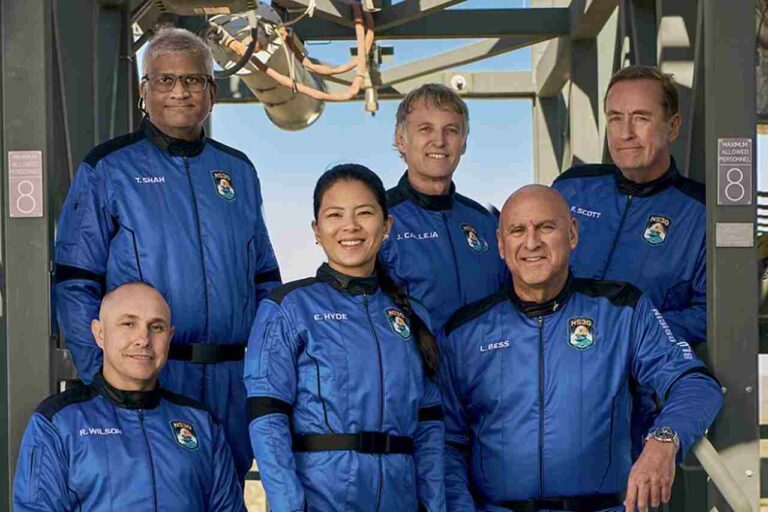 Blue Origin launches six space tourists for the thirtieth mission of the New Shepard rocket ...