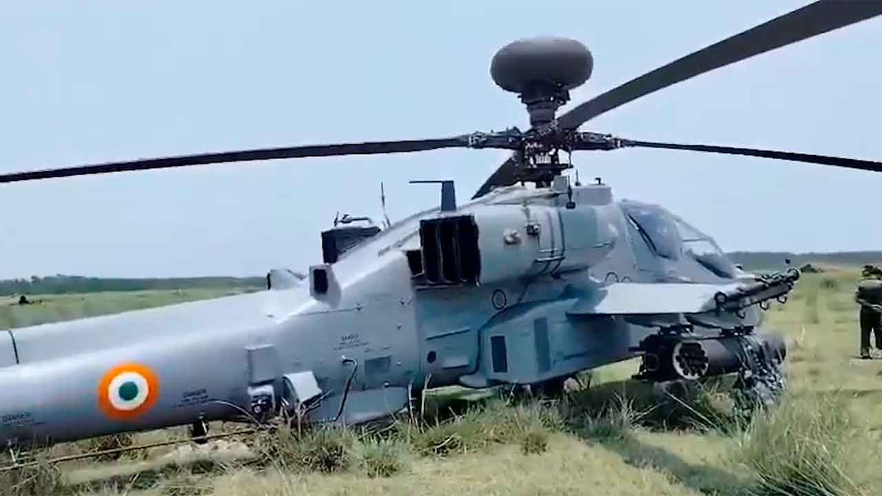 WIDEO: AH-64E Apache ląduje awaryjnie w Indiach - TechBreak