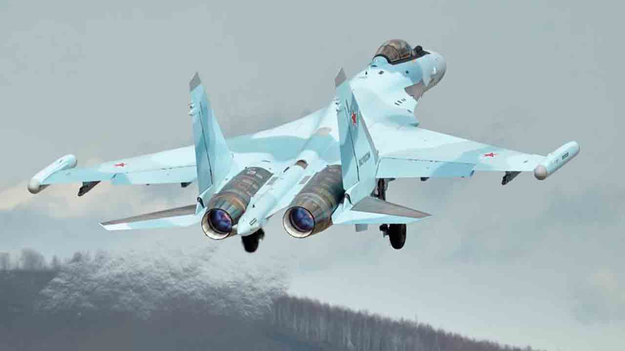 La Fuerza Aérea de Ucrania derriba un caza ruso Su-35 en la región de Kursk - TechBreak