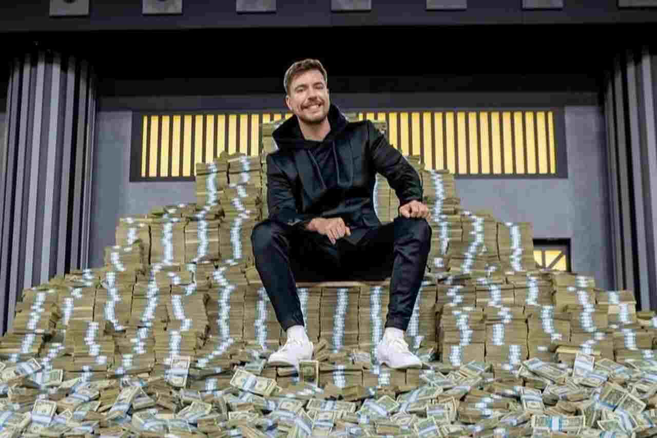Hoewel hij miljardair is, zou MrBeast geld lenen van zijn moeder ...