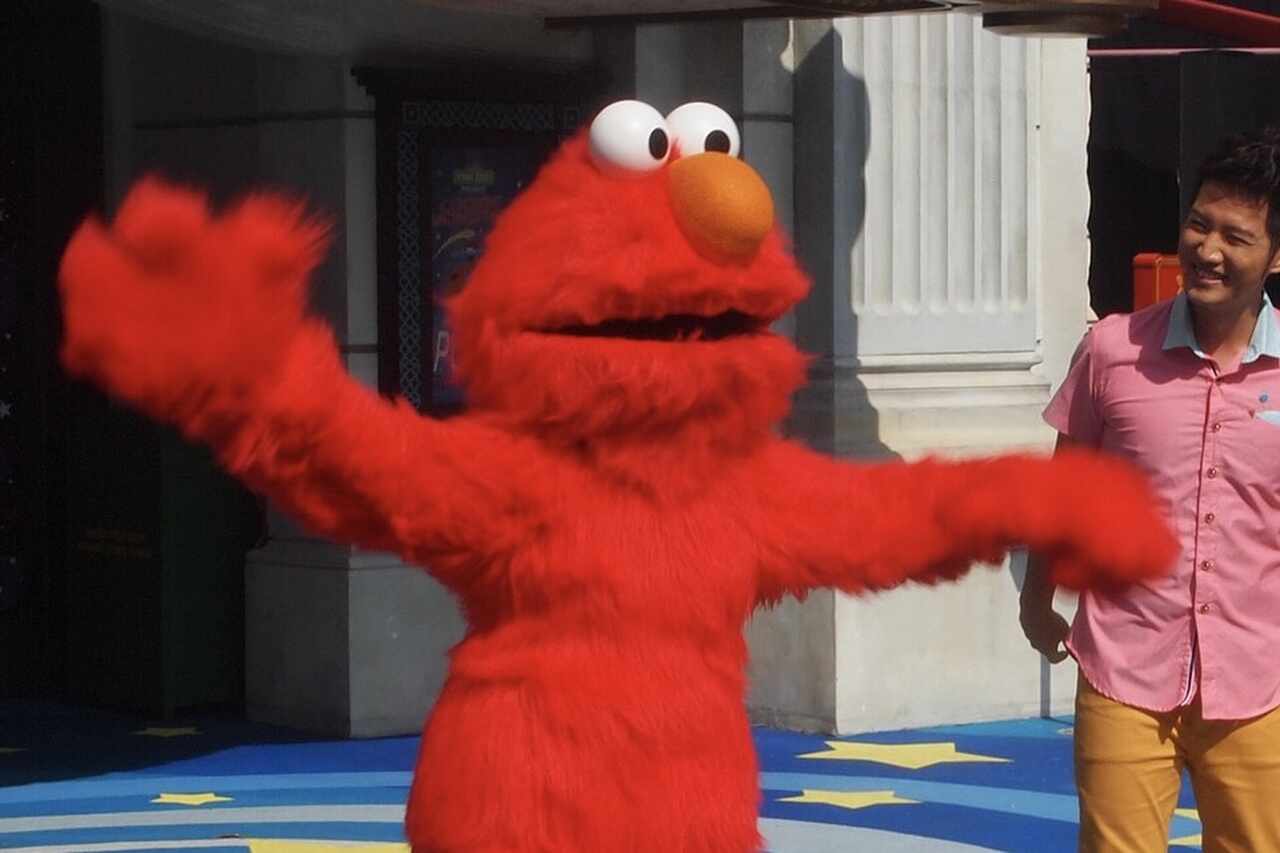 Conta oficial de Elmo, de "Sesame Street", faz posts antissemitas no X ...