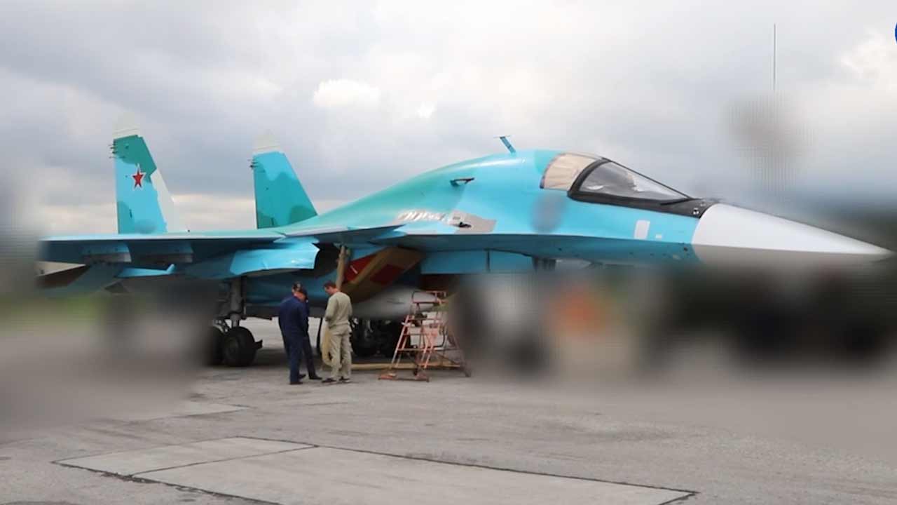 Vídeo: Rusia exhibe fuerza con nuevos cazas Su-34 - TechBreak